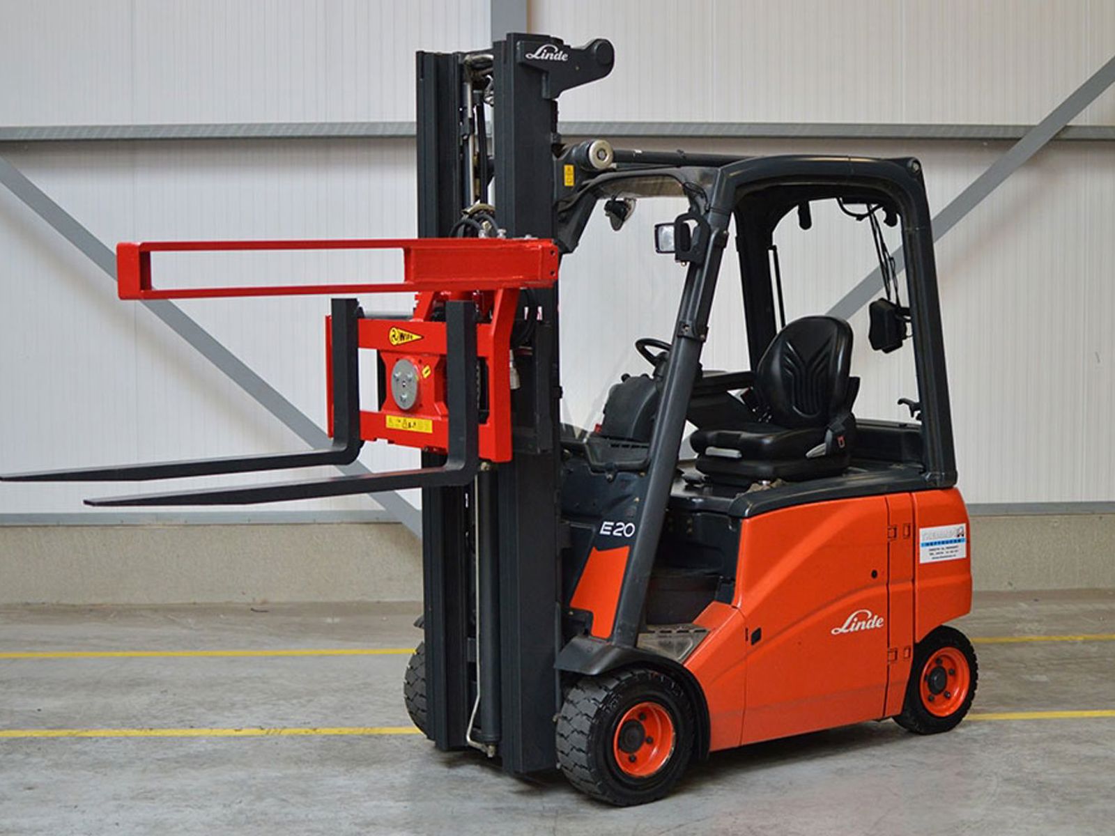 Forward tipping box rotator for telehandlers | WIFO